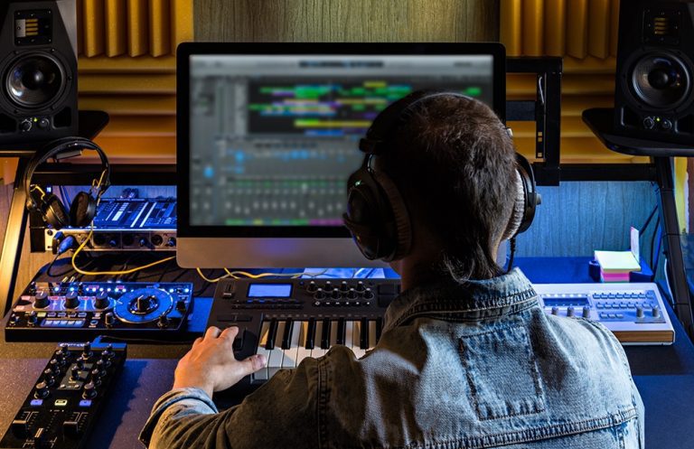 Types Of Audio Equipment and Their Benefits - InfiniGEEK