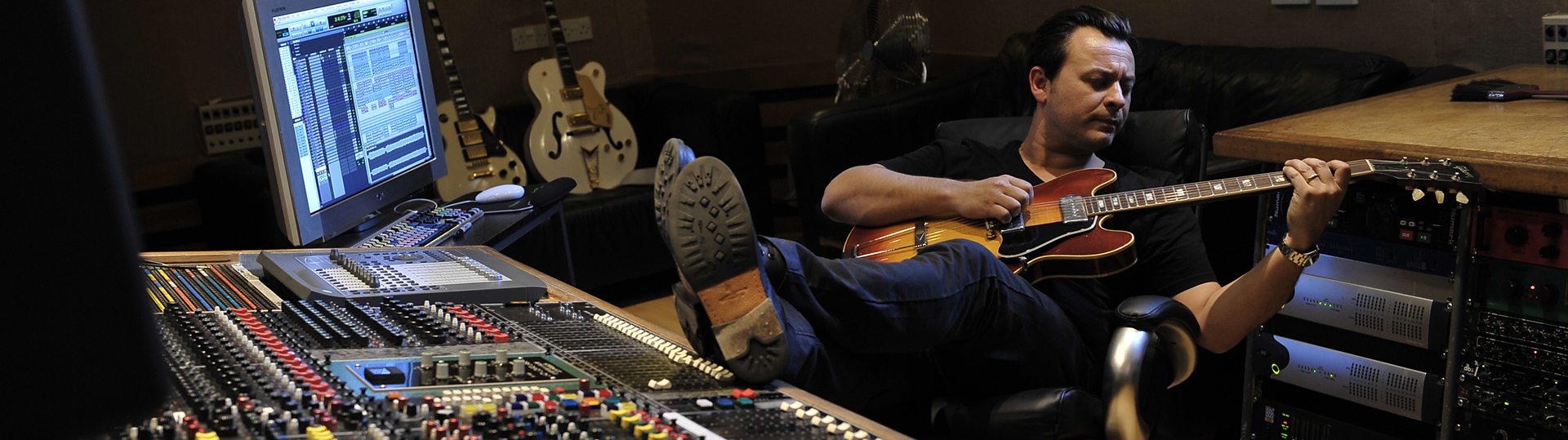 5 Effective Methods to Get Your Music Viral - InfiniGEEK